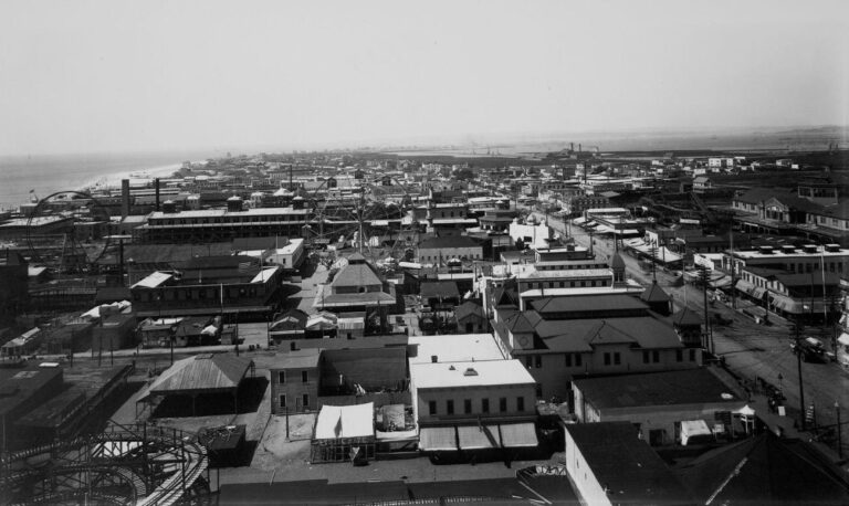 What Coney Island looked like at the Turn of the 20th Century