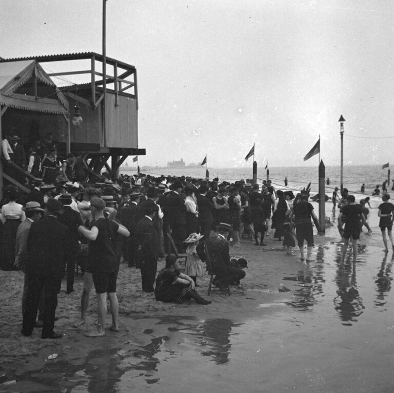 A Photo Journey Through Coney Island in the 1910s