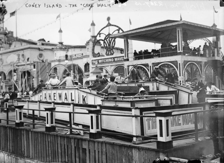 A Photo Journey Through Coney Island in the 1910s
