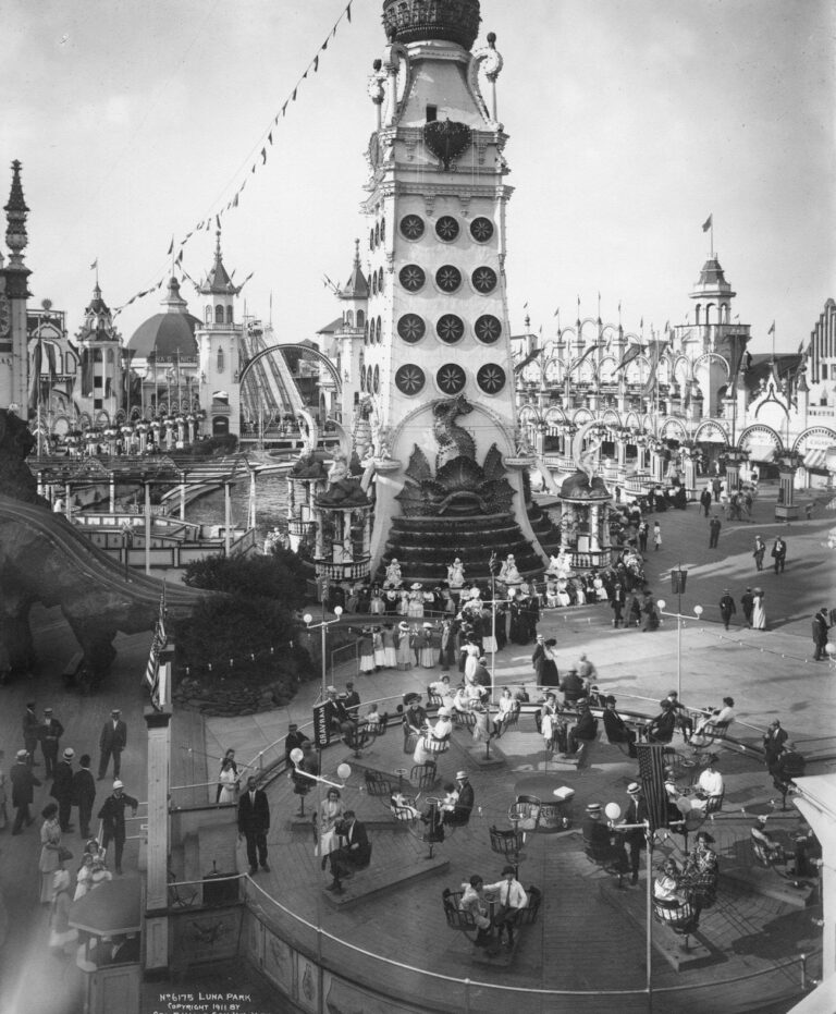 A Photo Journey Through Coney Island in the 1910s