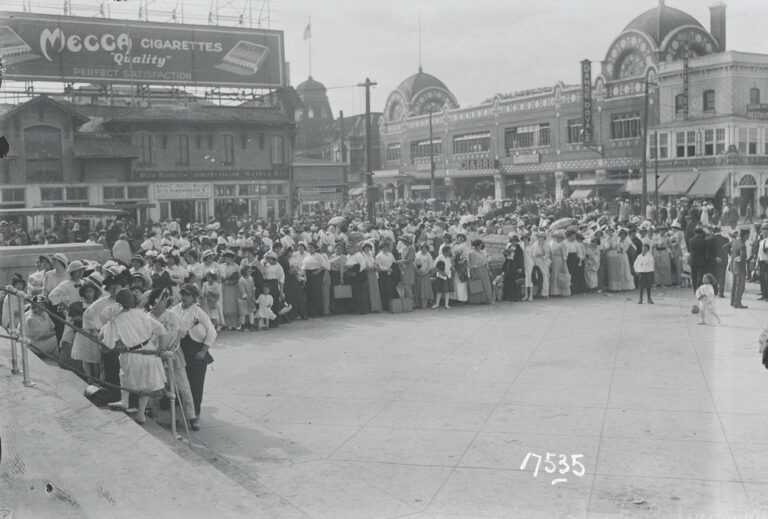 A Photo Journey Through Coney Island in the 1910s