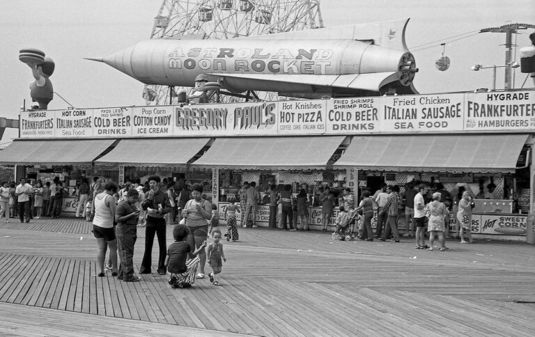 What Coney Island looked like in the 1970s through Fascinating Vintage ...