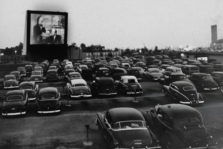 The Bronx in the 1950s: From Postwar Dreams to Urban Struggles in Photos