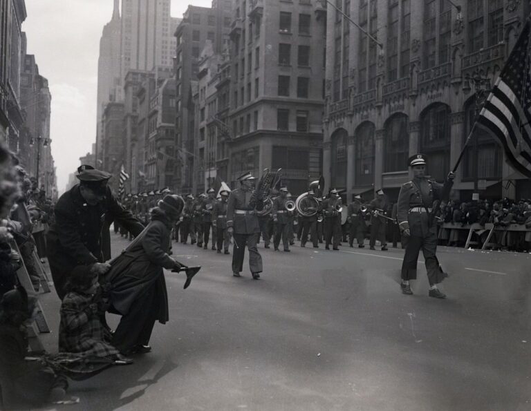 The Bronx in the 1950s: From Postwar Dreams to Urban Struggles in Photos