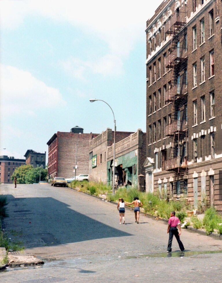 The Bronx in the 1980s: Fascinating Photos of Street Scenes and Everyday Life