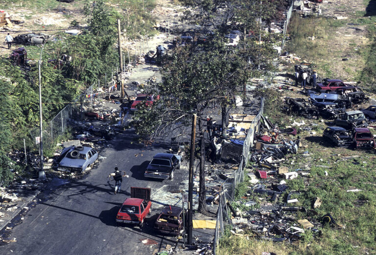 The Bronx in the 1980s: Fascinating Photos of Street Scenes and ...
