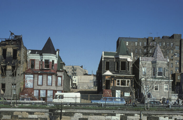 The Bronx in the 1980s: Fascinating Photos of Street Scenes and ...