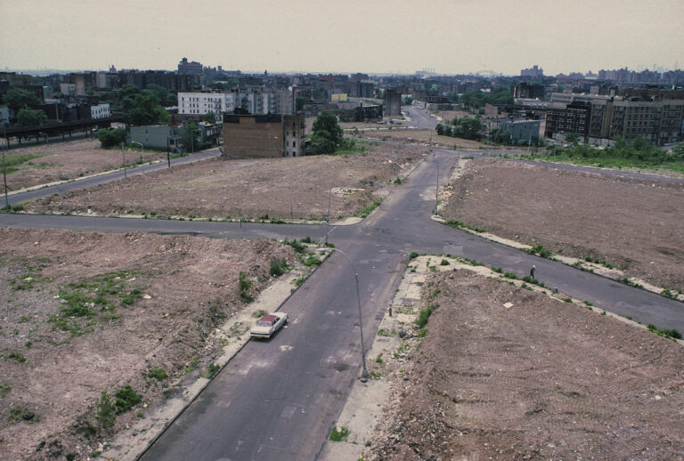 The Bronx in the 1980s: Fascinating Photos of Street Scenes and ...