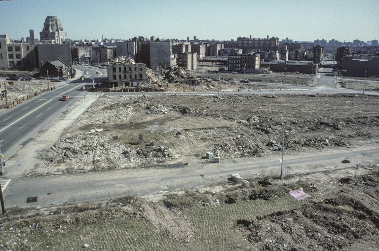 The Bronx in the 1980s: Fascinating Photos of Street Scenes and ...