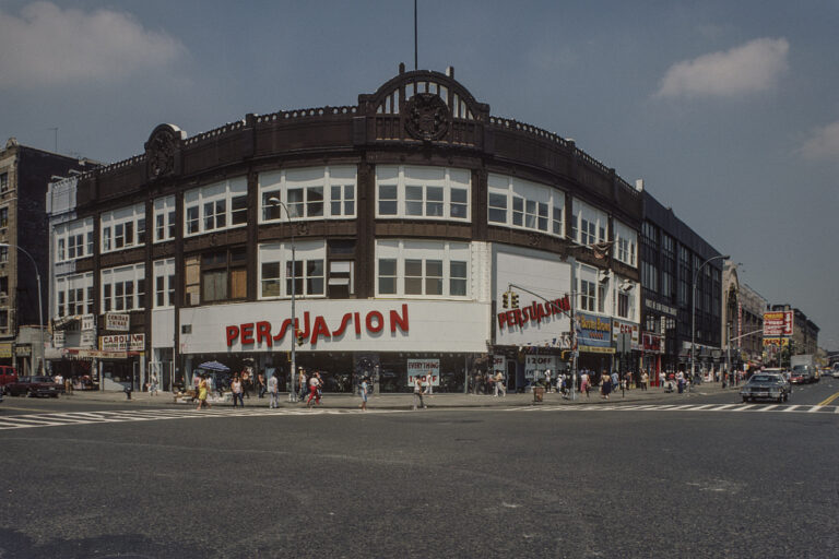 The Bronx in the 1980s: Fascinating Photos of Street Scenes and ...
