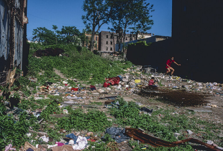 The Bronx in the 1980s: Fascinating Photos of Street Scenes and ...