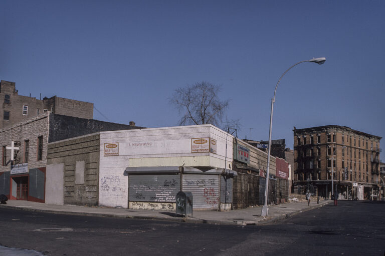 The Bronx in the 1980s: Fascinating Photos of Street Scenes and ...