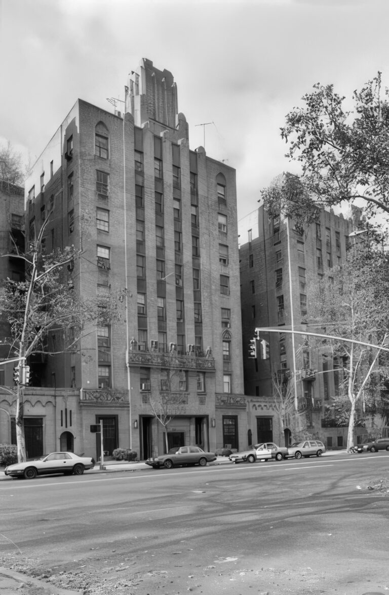What the Bronx looked like in the 1990s: A Photo Journey through its ...