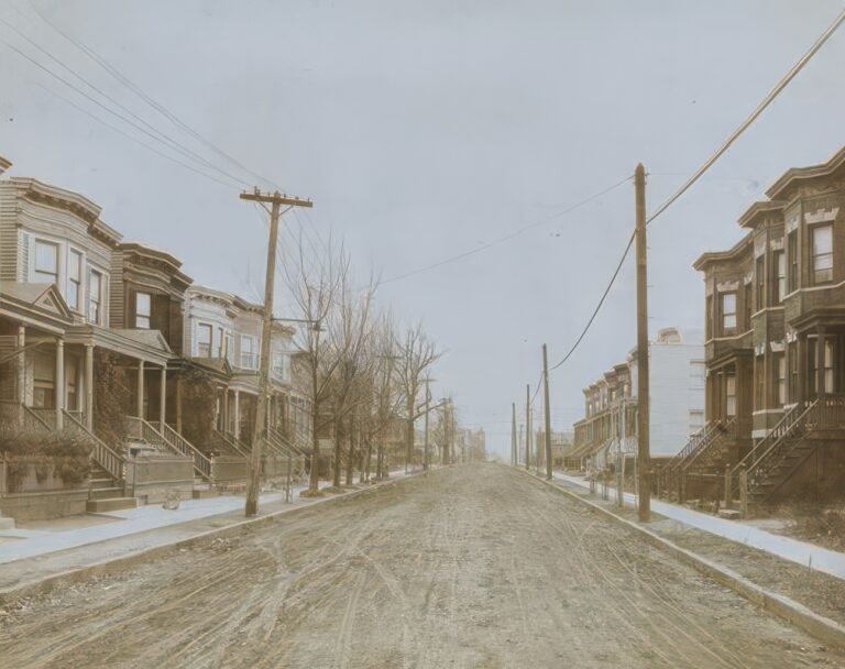 Fascinating Vintage Photos Capturing Street Scenes of the Bronx in the ...
