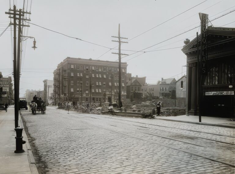 Fascinating Vintage Photos Capturing Street Scenes of the Bronx in the ...