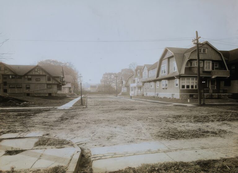 Fascinating Vintage Photos Capturing Street Scenes of the Bronx in the ...