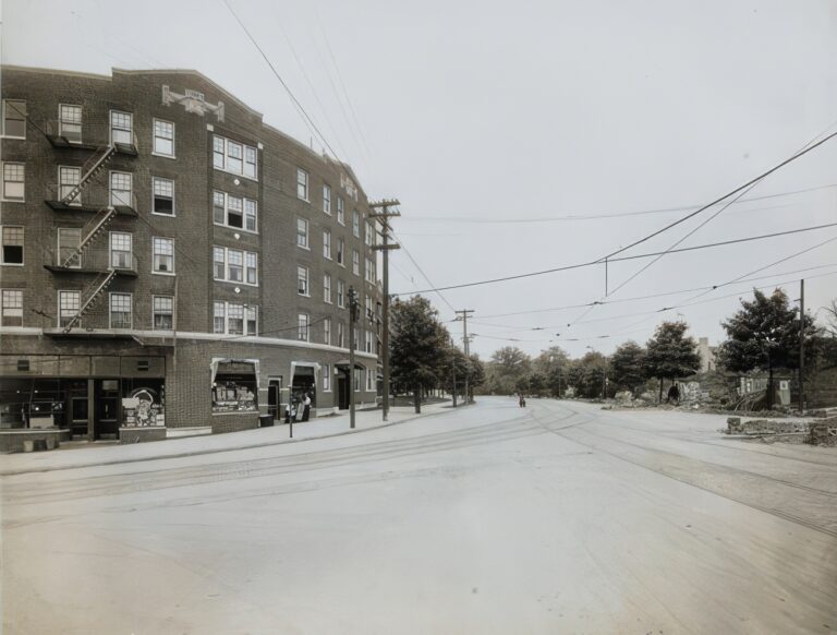 Fascinating Vintage Photos Capturing Street Scenes of the Bronx in the ...