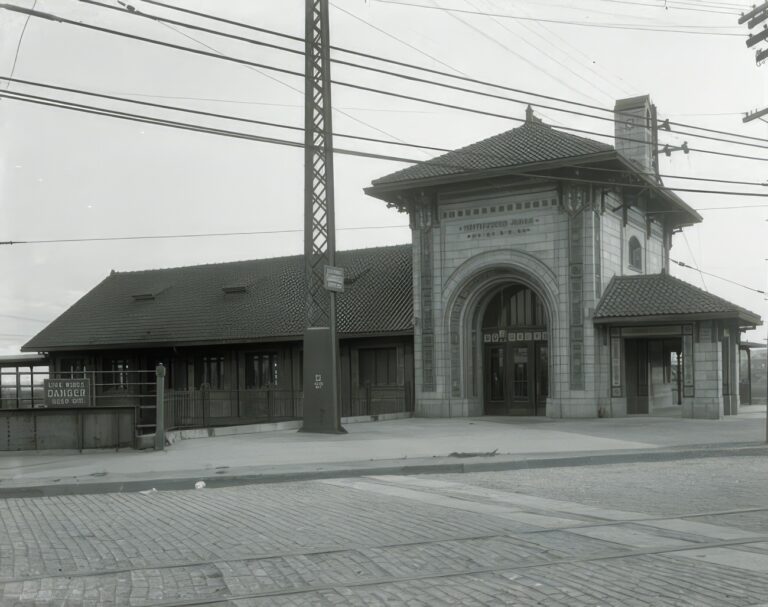 Fascinating Vintage Photos Capturing Street Scenes of the Bronx in the ...