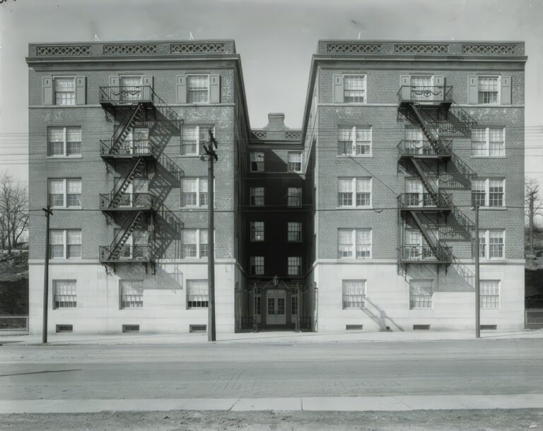 Fascinating Vintage Photos Capturing Street Scenes of the Bronx in the ...