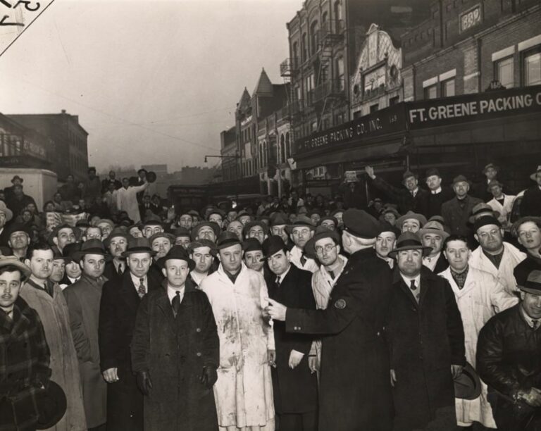 53 Vintage Photos Show Crowds on New York Streets from the 1900s