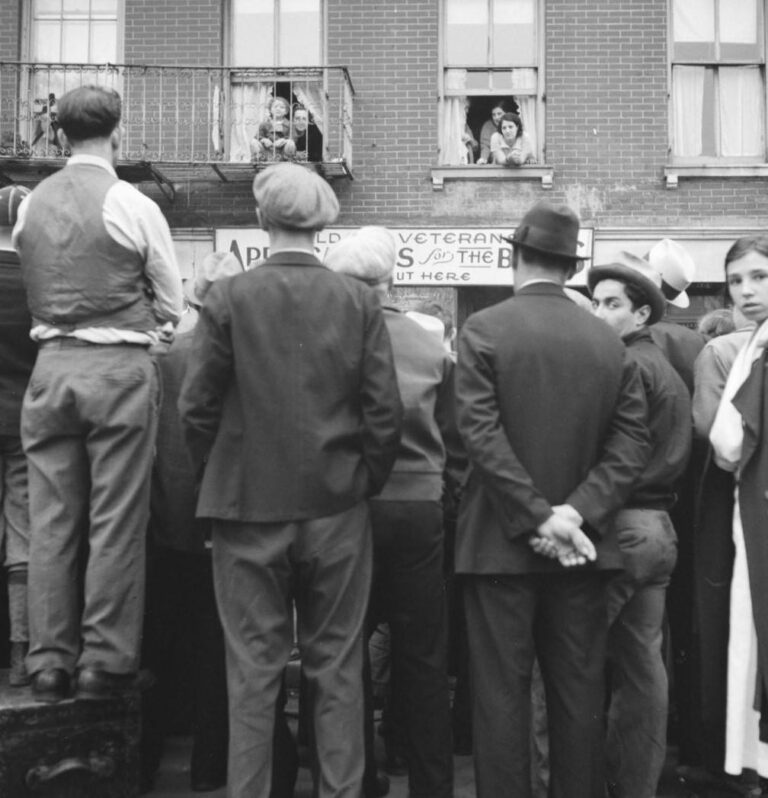 53 Vintage Photos Show Crowds on New York Streets from the 1900s