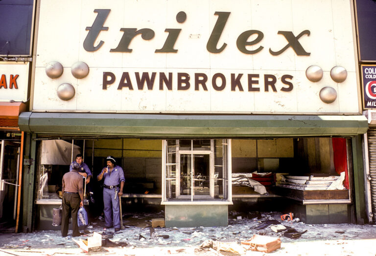 43 Fascinating Vintage Photos of Harlem from the 1970s