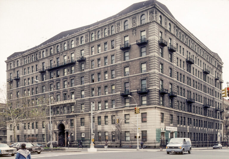 What Harlem looked like in the 1980s: A photographic Tour of Streets ...