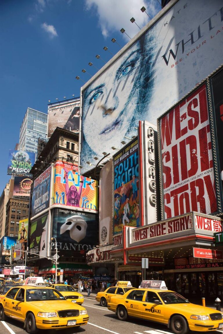 80 Stunning Nostalgic Photos of Manhattan from the 2000s