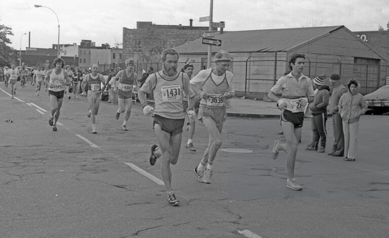 16 Vintage Photos of the 1980 New York City Marathon in Queens