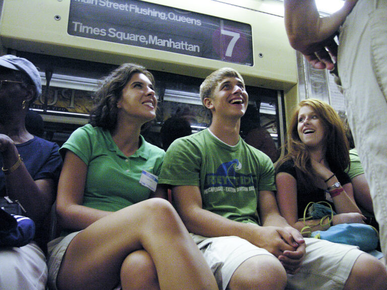 Stunning Nostalgic Photos of Queens in the 2000s Capturing Streets, Landmarks, and Life