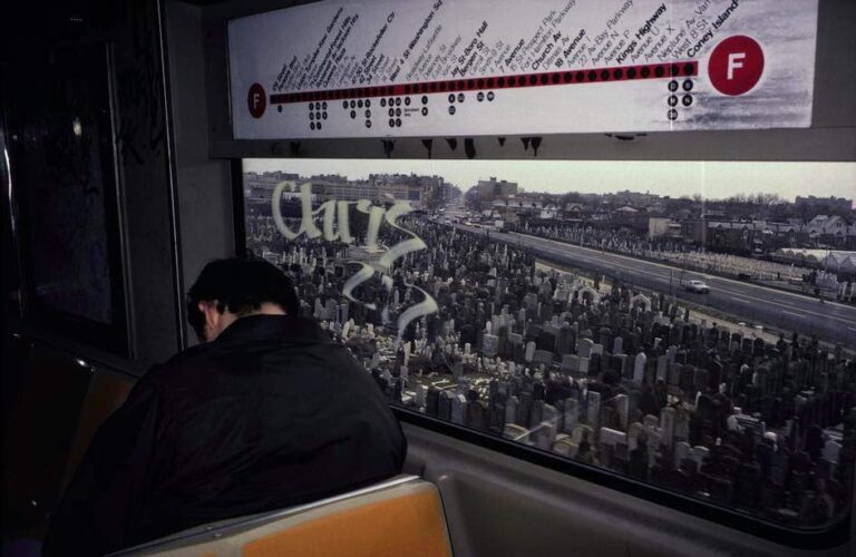 50 Gritty Photos of New York City Subway in the 1980s