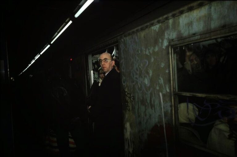 50 Gritty Photos of New York City Subway in the 1980s
