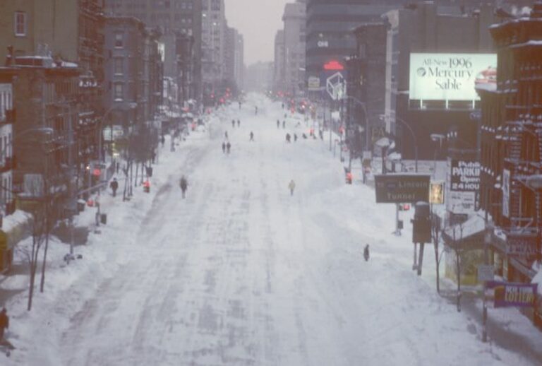 A Look Back at the Historic Blizzard of 1996 That Paralyzed New York ...