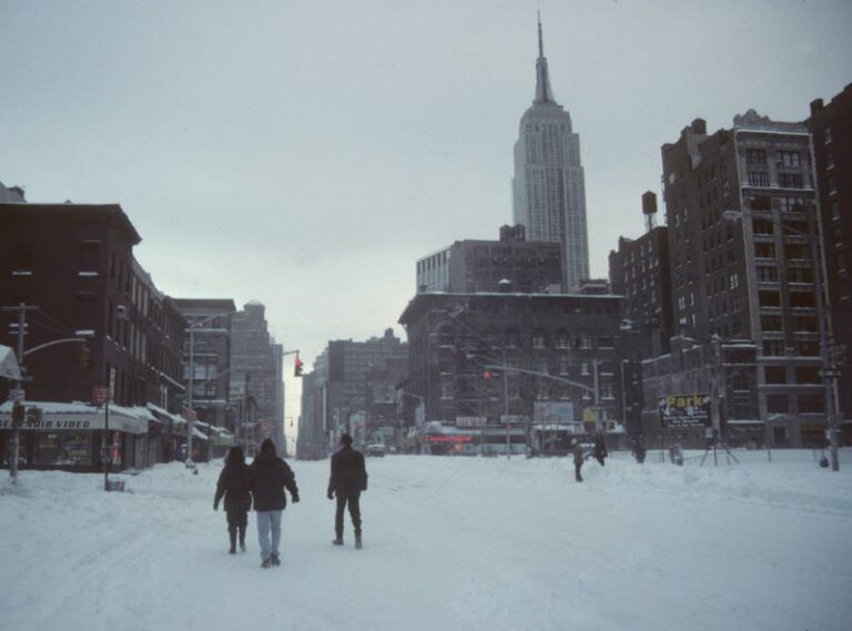 A Look Back at the Historic Blizzard of 1996 That Paralyzed New York ...
