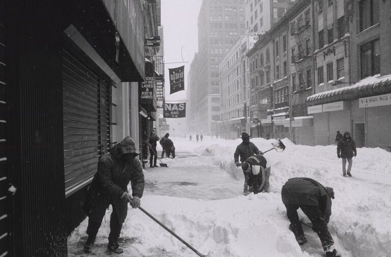 A Look Back at the Historic Blizzard of 1996 That Paralyzed New York ...
