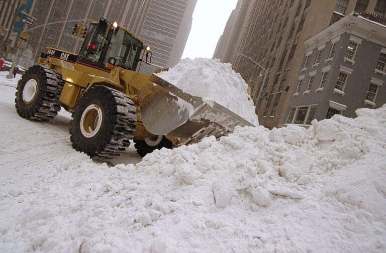 A Look Back at the Historic Blizzard of 1996 That Paralyzed New York ...