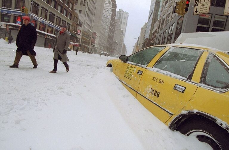A Look Back at the Historic Blizzard of 1996 That Paralyzed New York ...