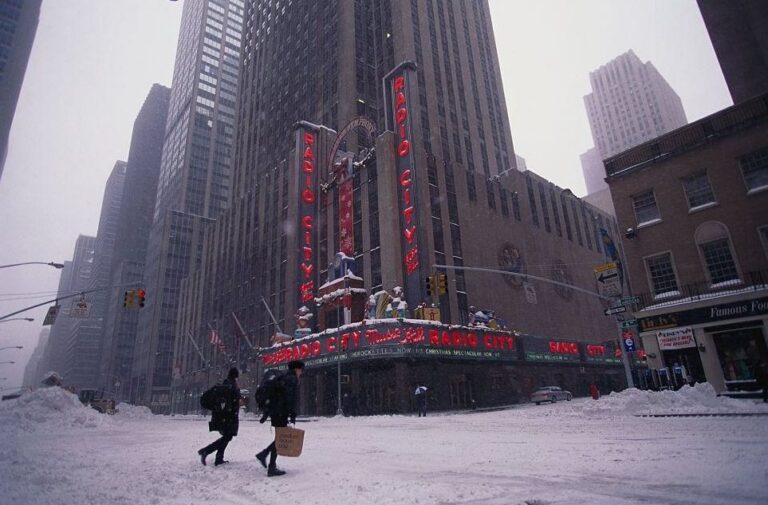 A Look Back at the Historic Blizzard of 1996 That Paralyzed New York ...