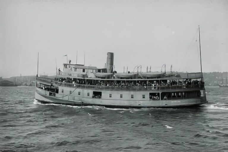 Rare Historical Photos of Ellis Island Immigration in the Early 1900s