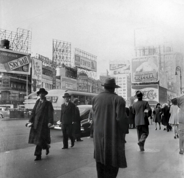 What Time Square looked like in the 1940s through these Fascinating ...