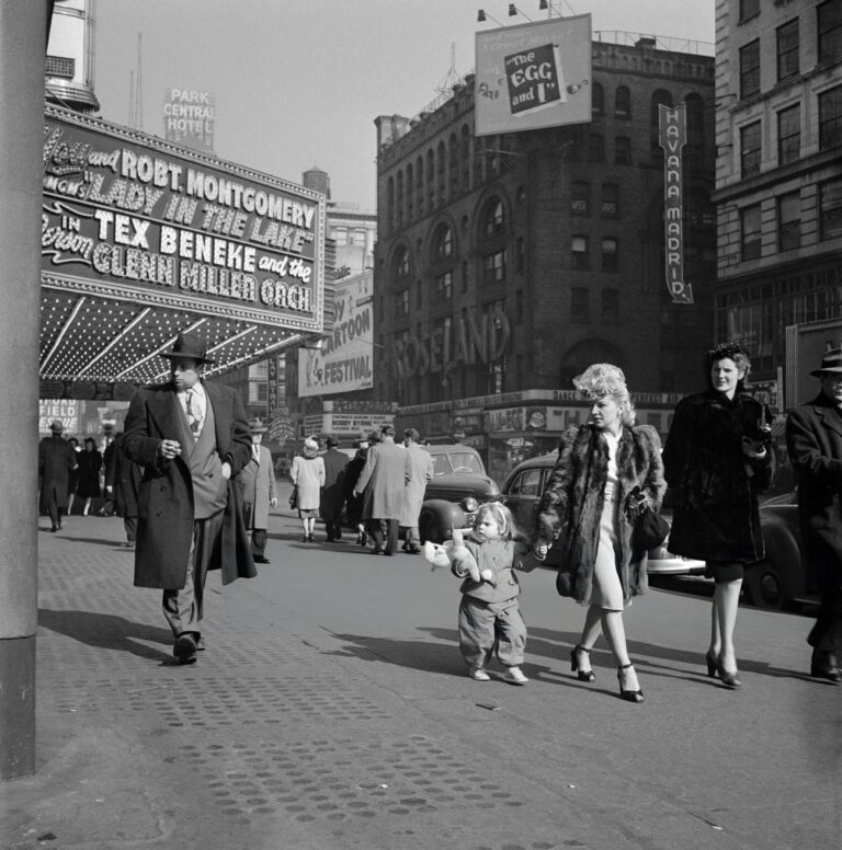 What Time Square looked like in the 1940s through these Fascinating ...
