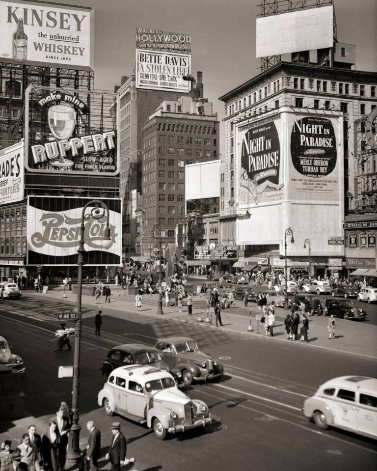 What Time Square looked like in the 1940s through these Fascinating ...