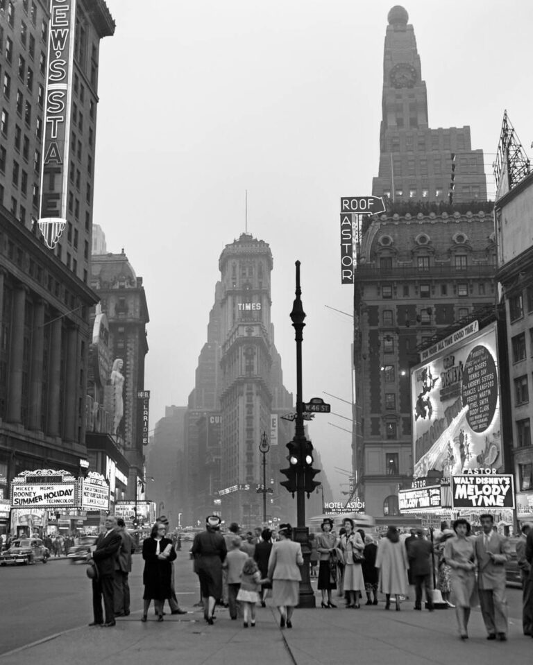 What Time Square looked like in the 1940s through these Fascinating ...