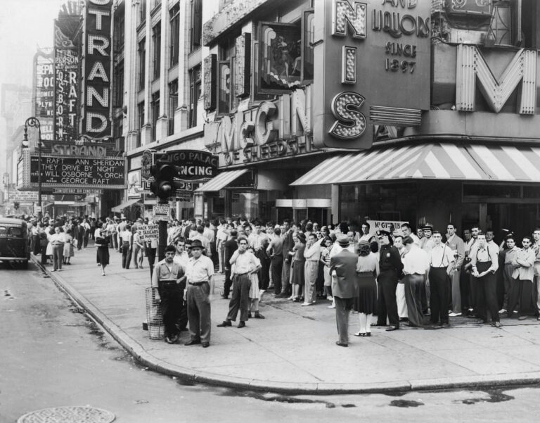 What Time Square looked like in the 1940s through these Fascinating ...