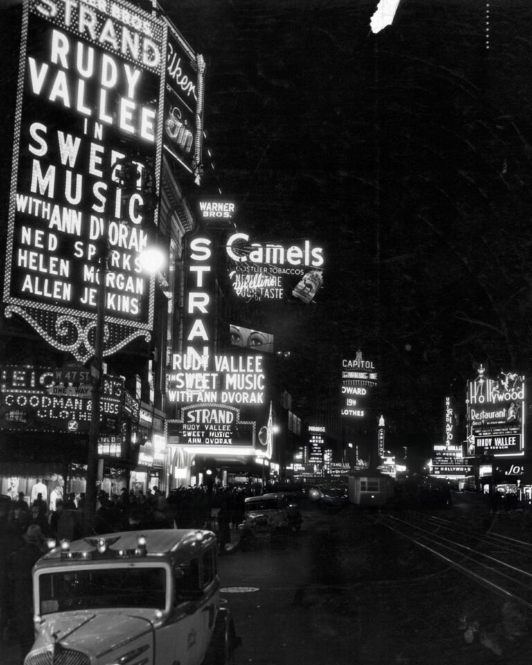 What Time Square looked like in the 1940s through these Fascinating ...
