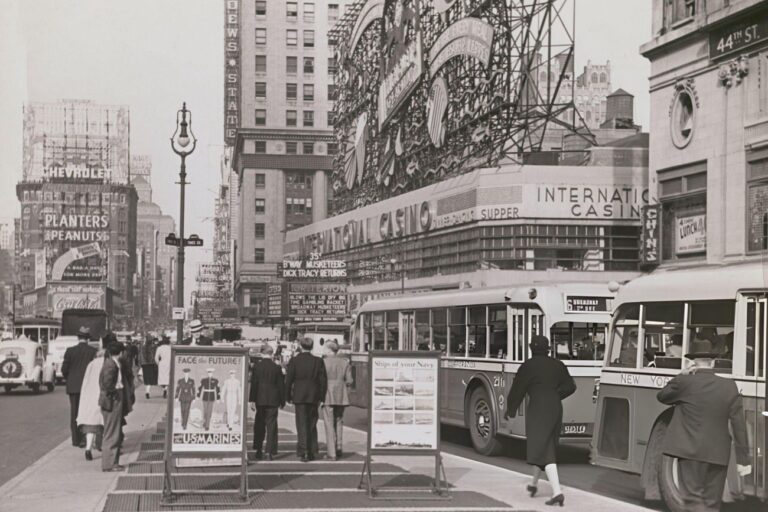 What Time Square looked like in the 1940s through these Fascinating ...