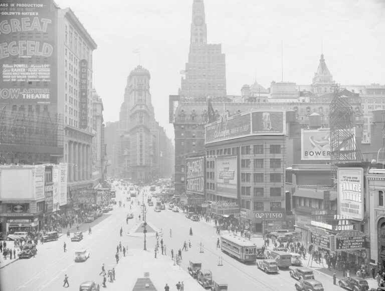 What Time Square looked like in the 1940s through these Fascinating ...
