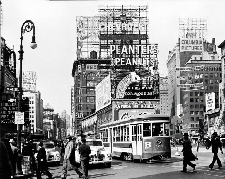 What Time Square looked like in the 1940s through these Fascinating ...