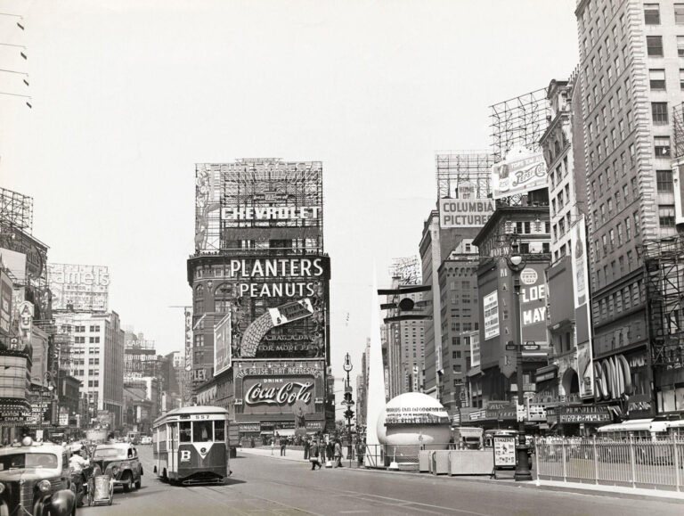What Time Square looked like in the 1940s through these Fascinating ...