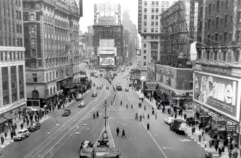 What Time Square looked like in the 1940s through these Fascinating ...